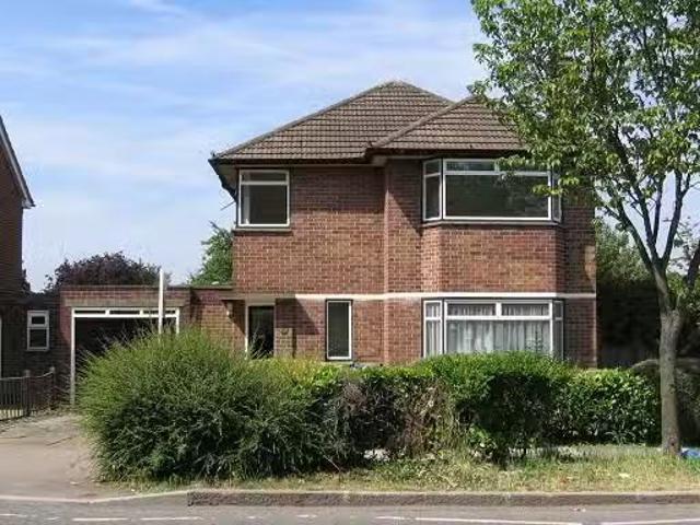 Deal! 1 BA 3 bedroom detached house for rent in Stanmore, Harr.