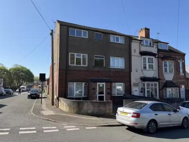 Rental! 1 BA 3 bedroom duplex for rent in Fentham Road, Erding.