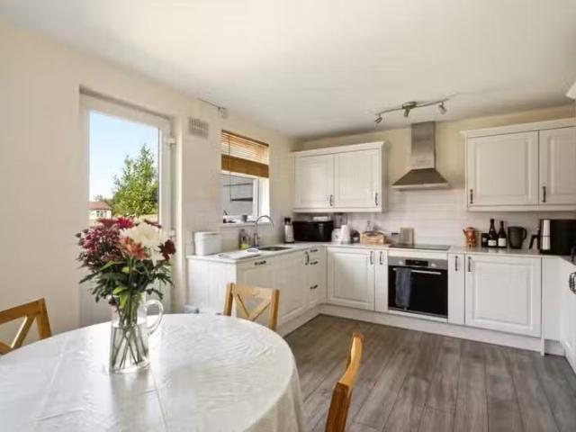 For Rent! 1 BA 3 bedroom end of terrace house for rent in Ashw.