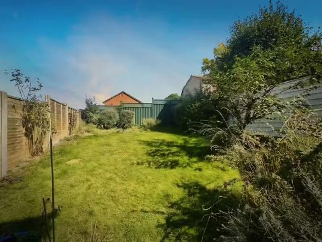 Just in! 1 BA 3 bedroom end of terrace house for rent in Dodde.