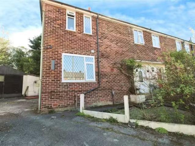 Deal! 1 BA 3 bedroom End Terrace House to rent, Falcon Crescen.
