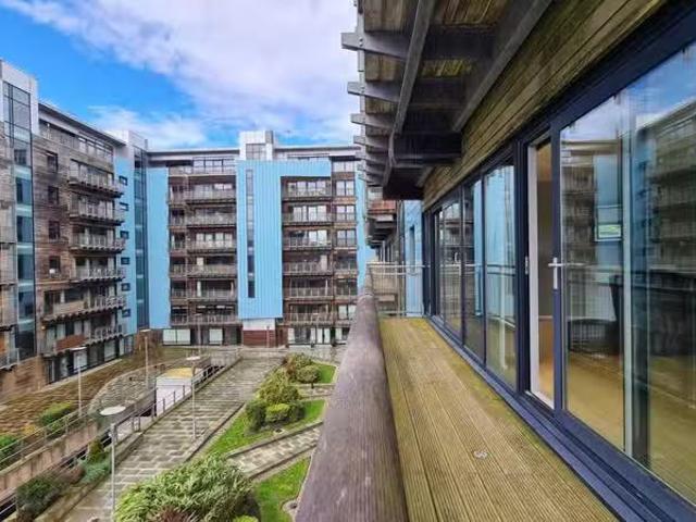 New 1 BA 3 bedroom flat for rent in Breadalbane Street, Leith.