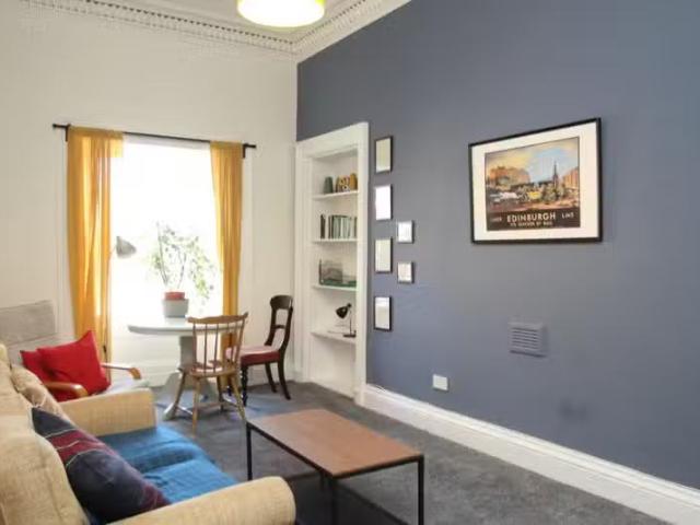 Nice 1 BA 3 bedroom flat for rent in King Street, Stirling, FK8