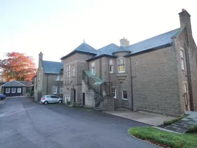 Charming 1 BA 3 bedroom flat for rent in Perth Road, Dundee, DD2
