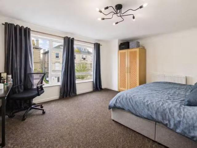 For Rent! 1 BA 3 bedroom flat for rent in Salisbury Road, Hove.