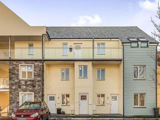 Charming 1 BA 3 bedroom Flat to rent, Chapel Walk Mews North P.