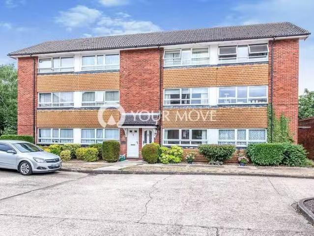 Charming 1 BA 3 bedroom Flat to rent, Mandeville Court Strode.