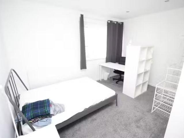 Cozy 1 BA 3 bedroom Flat to rent, St. Pauls Road, Southsea, PO.