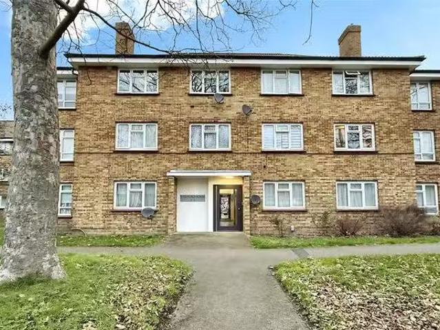Rental! 1 BA 3 bedroom Flat to rent, Woolwich Road, London, SE.