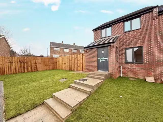 Nice 1 BA 3 bedroom house for rent in Victory Close, Consett.