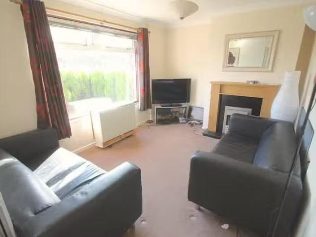 Deal! 1 BA 3 bedroom house for rent in Wakenshaw Road, Durham.