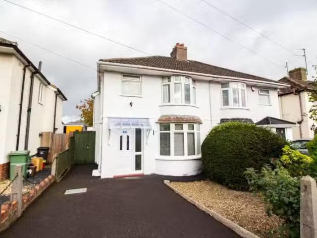 Nice 1 BA 3 bedroom house for rent in Windsor Crescent, Frome.