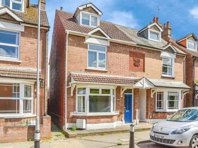 Nice 1 BA 3 bedroom house for rent in Woodstock Road South, St.