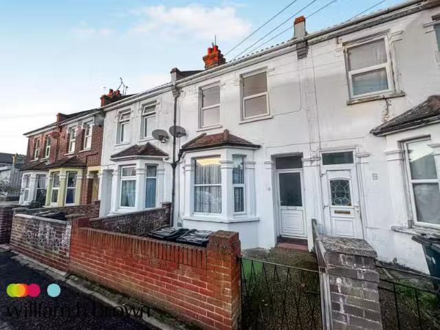 Unique 1 BA 3 bedroom house for rent in Crossfield Road, CLACT.