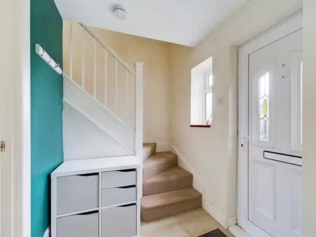 Charming 1 BA 3 bedroom house for rent in Glebe Road, Minchinh.