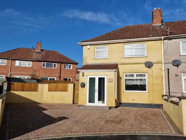 Nice 1 BA 3 bedroom house for rent in Hottom Gardens, Horfield.