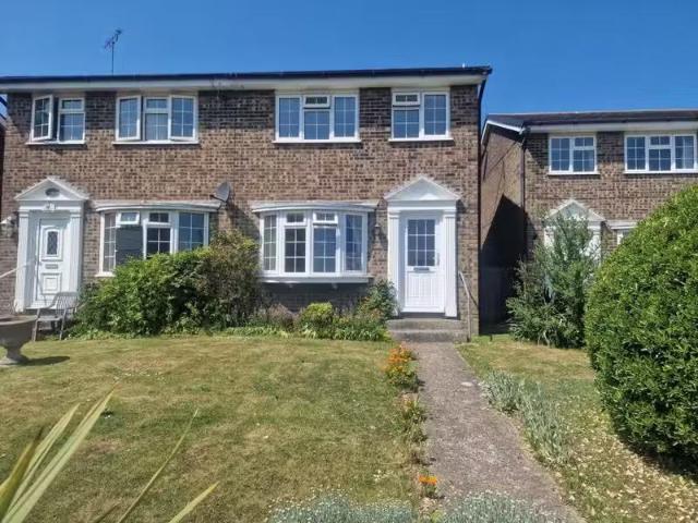 For Rent! 1 BA 3 bedroom house for rent in Kingsdown Road, Wal.