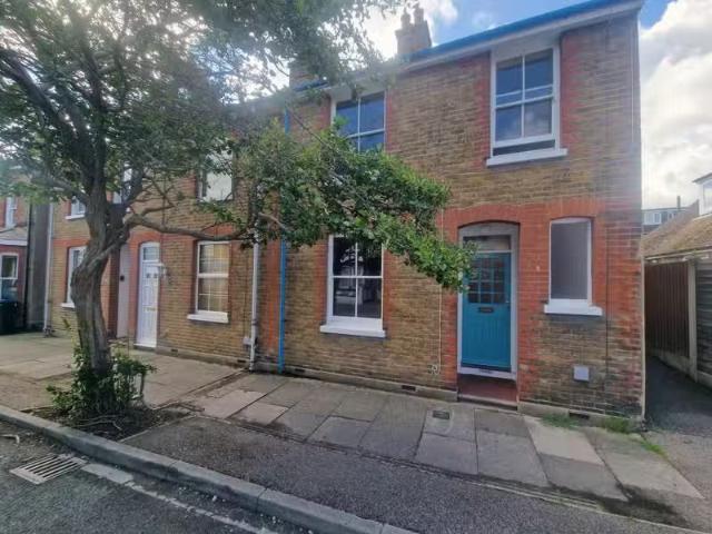 Rental! 1 BA 3 bedroom house for rent in Middle Deal Road, Dea.