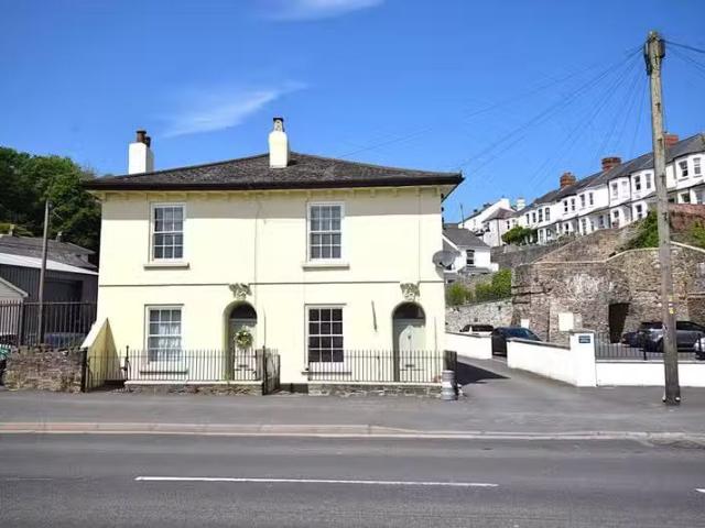Deal! 1 BA 3 bedroom house for rent in New Road, Bideford, EX39