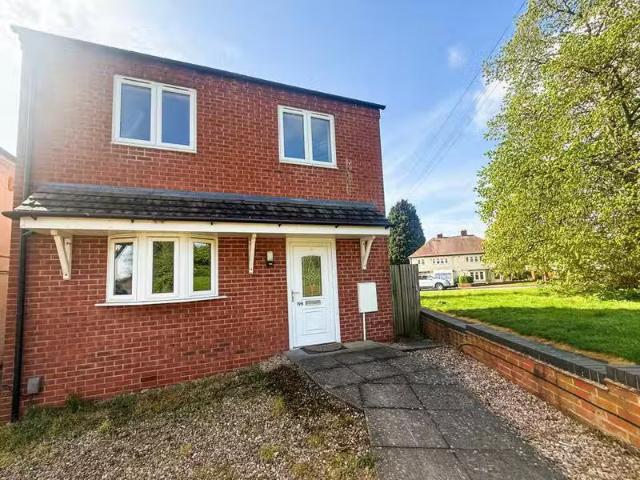 Unique 1 BA 3 bedroom house for rent in Salters Lane, Redditch.