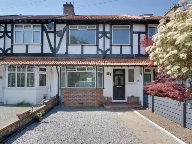 Charming 1 BA 3 bedroom house for rent in Sompting Road, Worth.