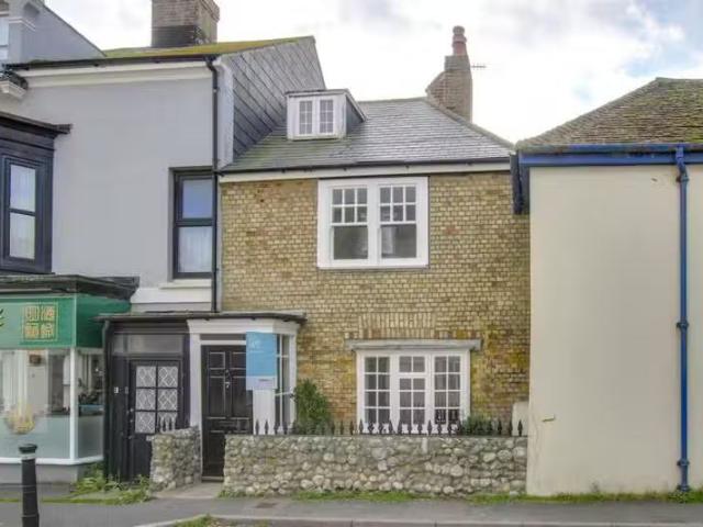 For Rent! 1 BA 3 bedroom house for rent in South Street, Seafo.
