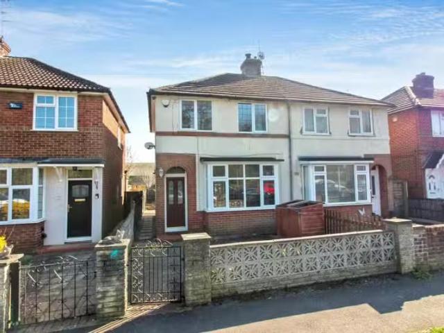 Cheap 1 BA 3 bedroom house for rent in Stocklake, Aylesbury, H.