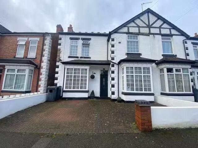 For Rent! 1 BA 3 bedroom house for rent in Sycamore Road, Erdi.