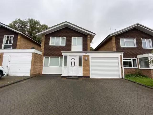 For Rent! 1 BA 3 bedroom link detached house for rent in Chris.