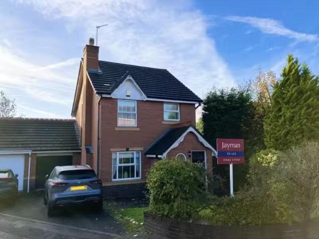 Charming 1 BA 3 bedroom link detached house for rent in Rokeby.