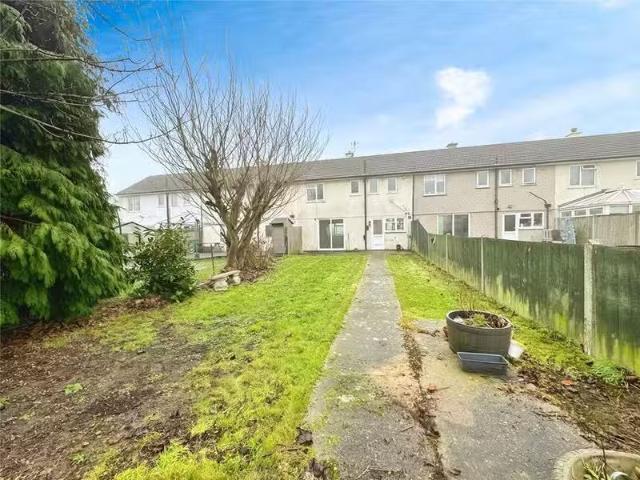 Deal! 1 BA 3 bedroom Mid Terrace House to rent, Cornwall Close.