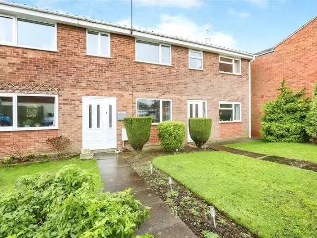 Unique 1 BA 3 bedroom Mid Terrace House to rent, Sandown Drive.