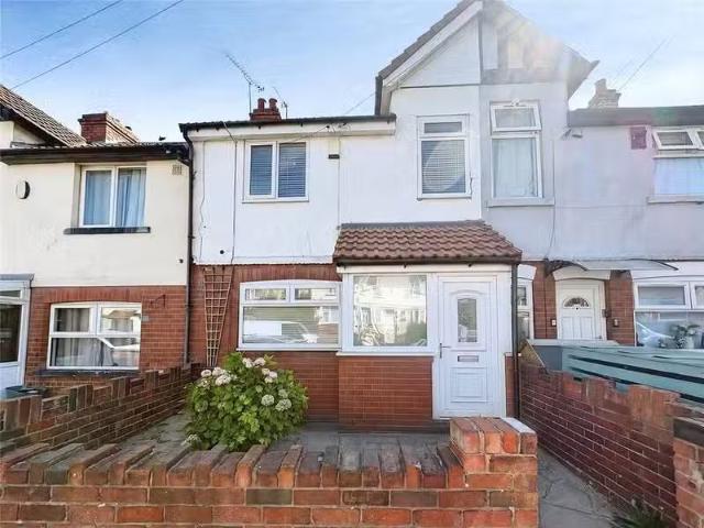 Cozy 1 BA 3 bedroom Mid Terrace House to rent, Wellington Road.