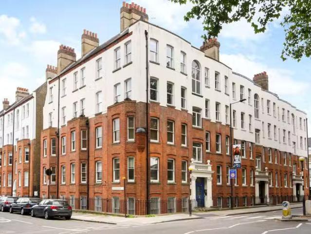 New 1 BA 3 bedroom property to let in New Kings Road, London.
