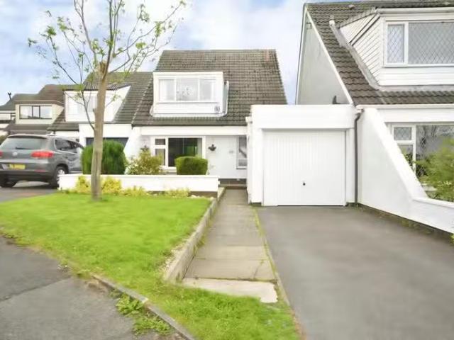 For Rent! 1 BA 3 bedroom property for rent in Highfield Close.