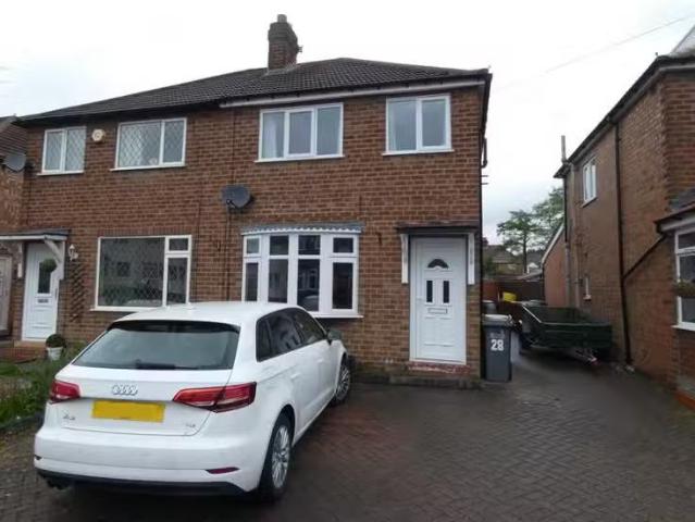 Cozy 1 BA 3 bedroom semi detached house for rent in Middleton.