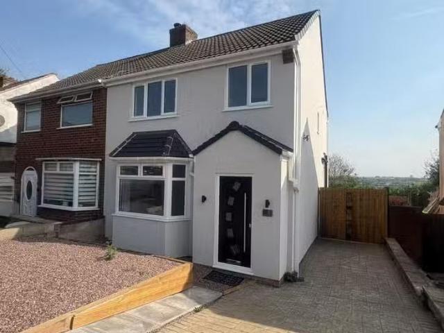 Charming 1 BA 3 bedroom semi detached house for rent in Ashtre.