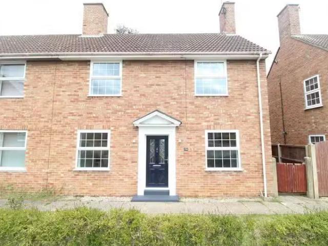 Charming 1 BA 3 bedroom semi detached house for rent in Bury S.