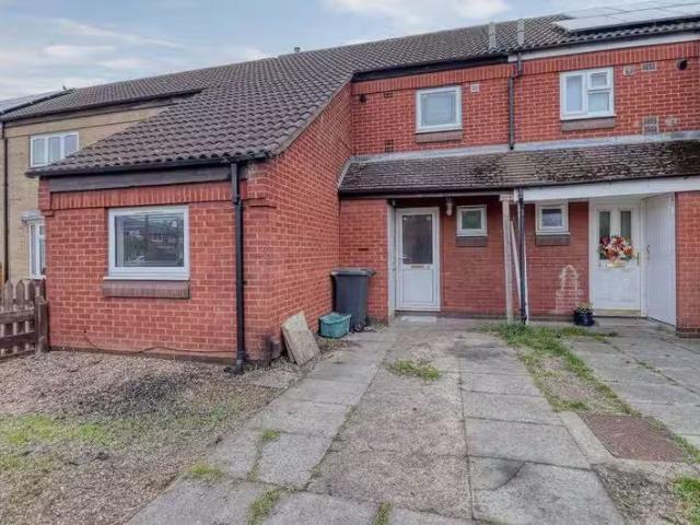 Charming 1 BA 3 bedroom semi detached house for rent in Derby.