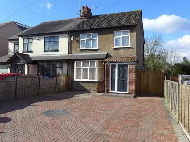 For Rent! 1 BA 3 bedroom semi detached house for rent in Ebro.