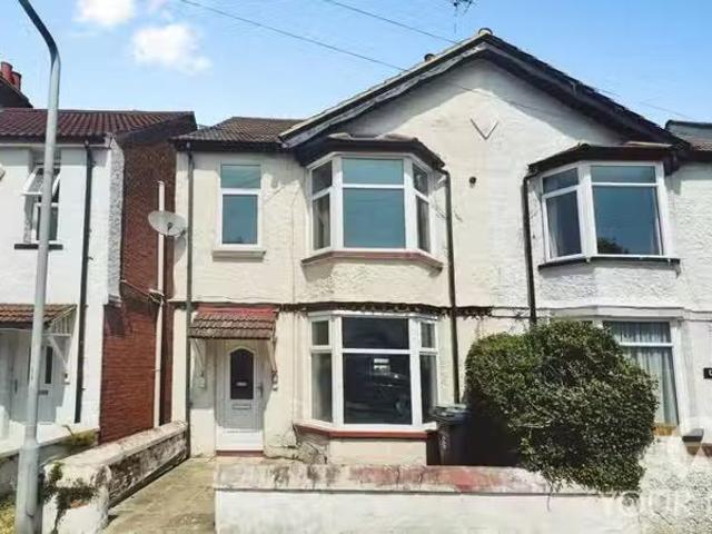 For Rent! 1 BA 3 bedroom semi detached house for rent in Fernd.