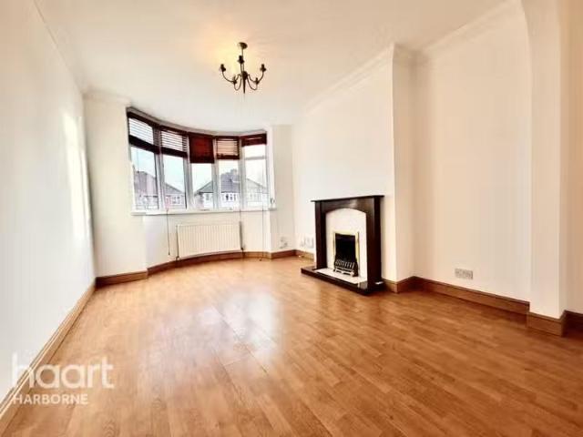 Rental! 1 BA 3 bedroom semi detached house for rent in Glyn Fa.