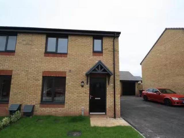 Charming 1 BA 3 bedroom semi detached house for rent in Gould.