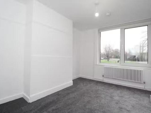 For Rent! 1 BA 3 bedroom semi detached house for rent in Hamle.