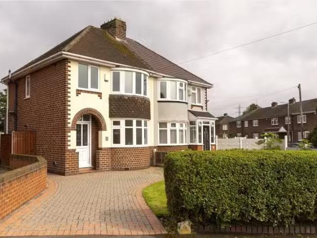 Nice 1 BA 3 bedroom semi detached house for rent in Jeffrey Ro.