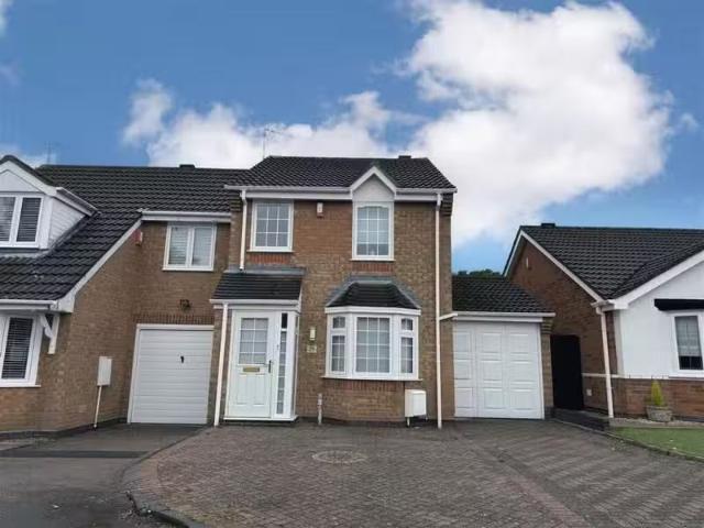 For Rent! 1 BA 3 bedroom semi detached house for rent in Kenle.
