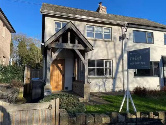 For Rent! 1 BA 3 bedroom semi detached house for rent in Pastu.