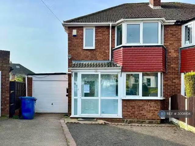 Charming 1 BA 3 bedroom semi detached house for rent in Primle.