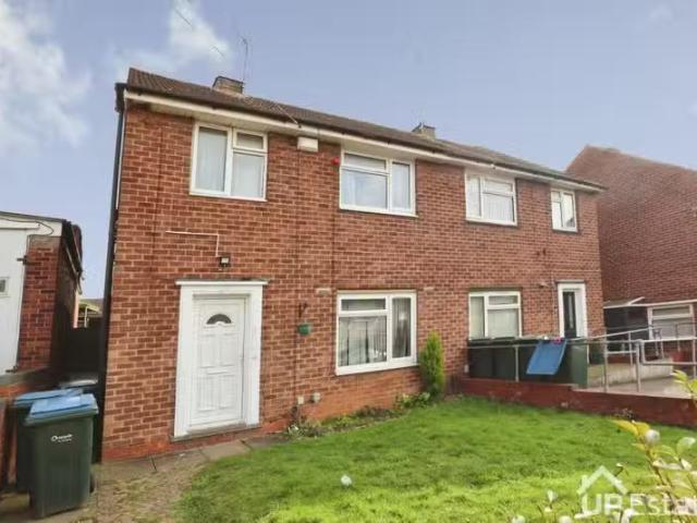 For Rent! 1 BA 3 bedroom semi detached house for rent in Proff.