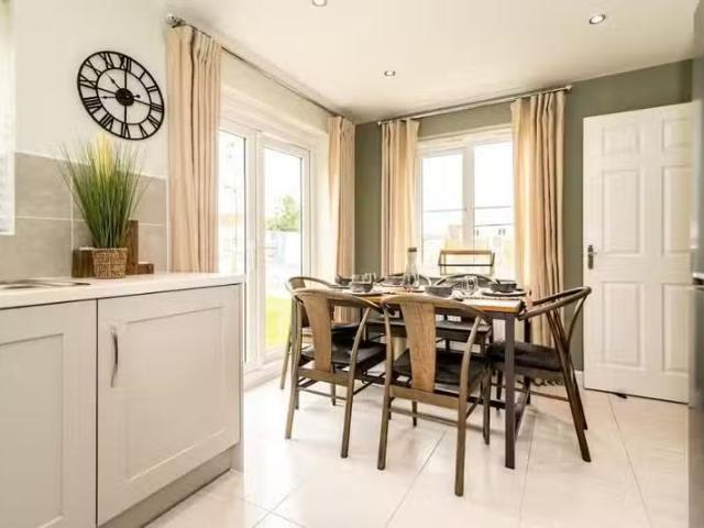 For Rent! 1 BA 3 bedroom semi detached house for rent in Squir.